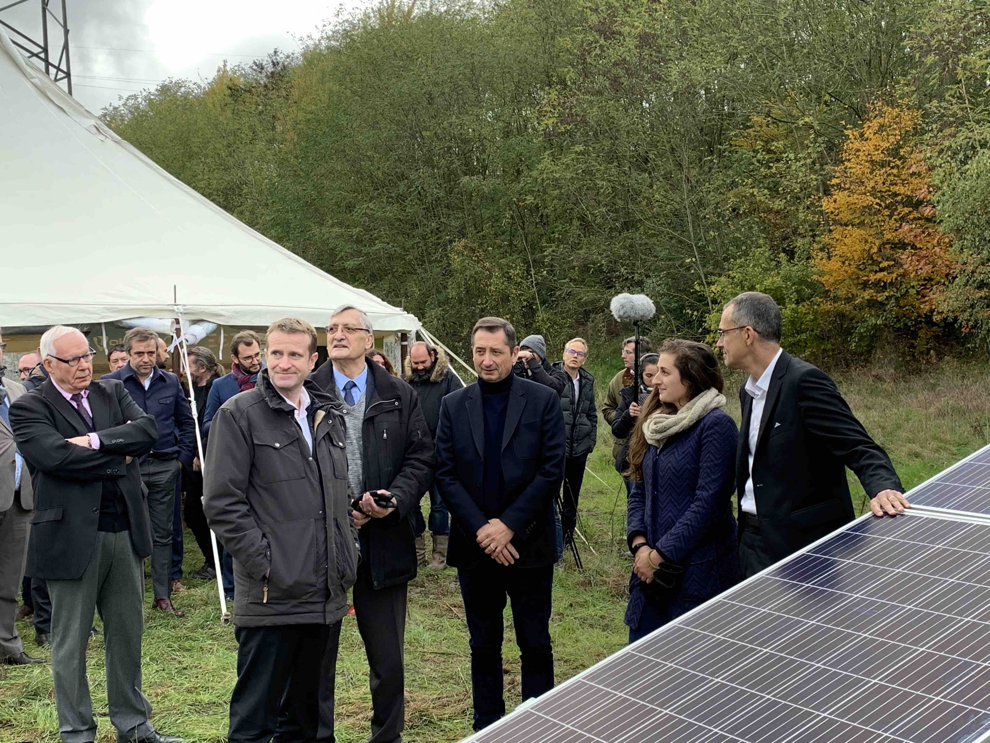 Pose du premier panneau d’un des plus grands parcs solaires d’Ile-de ...