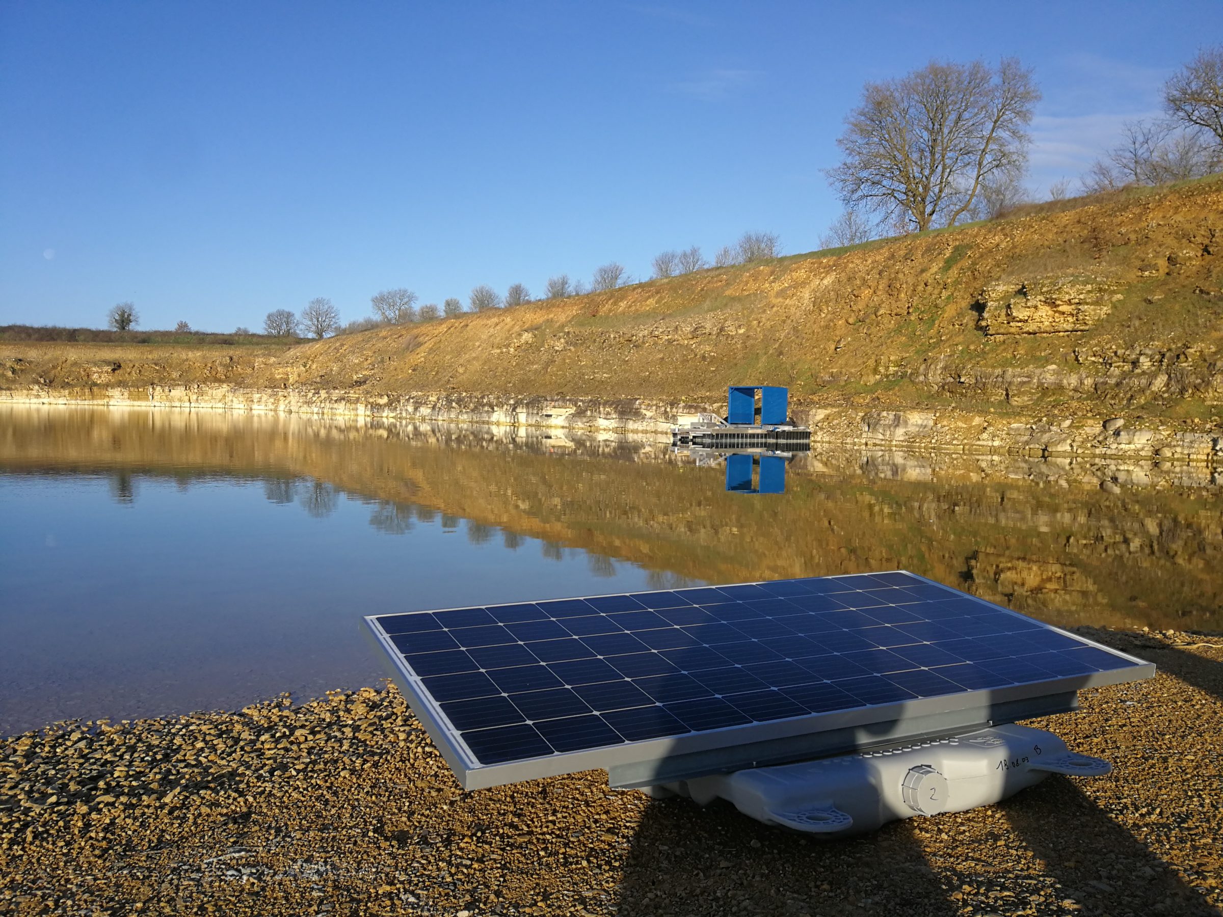 Lancement des travaux de la première centrale photovoltaïque flottante ...
