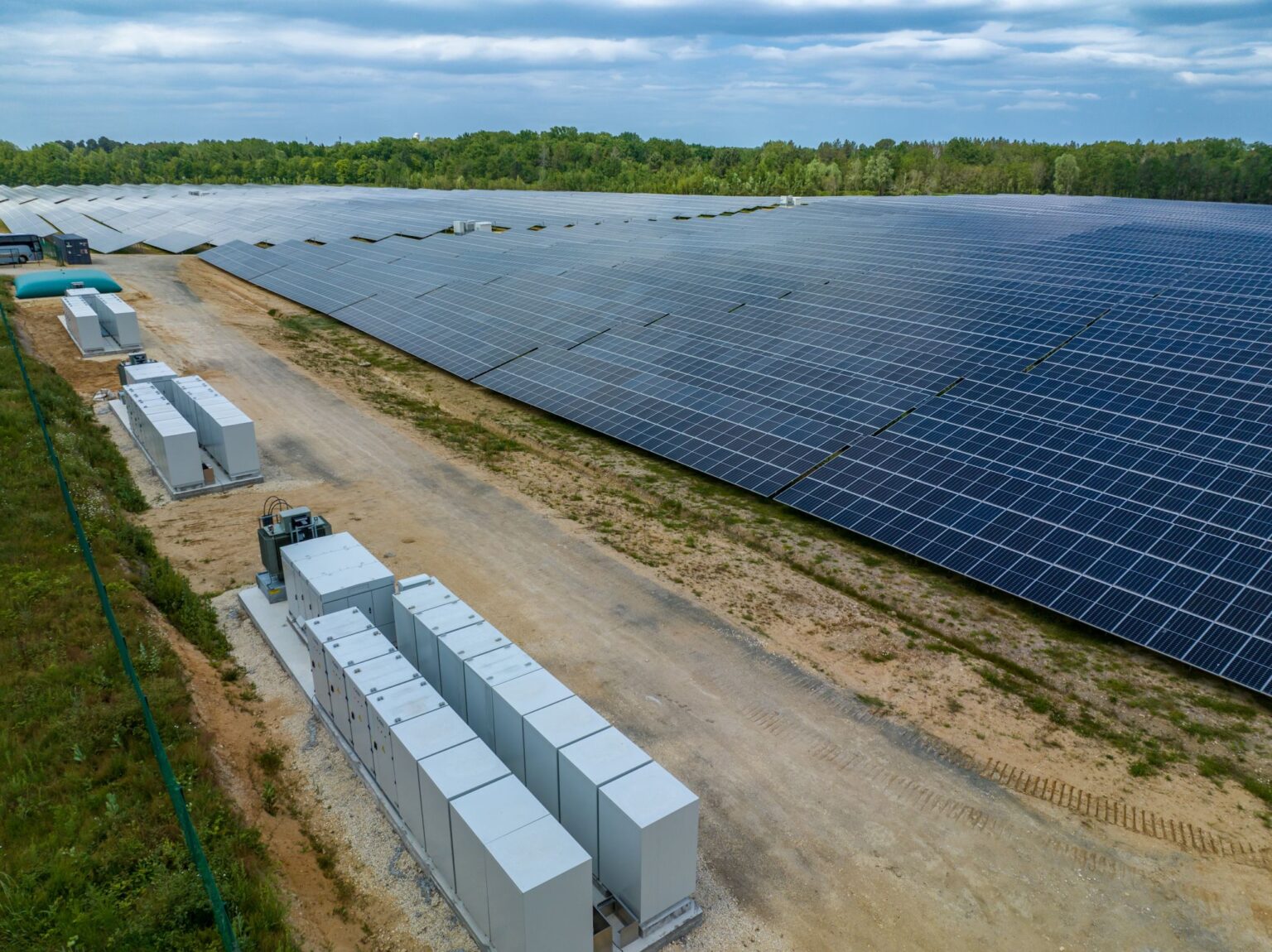ZE Energy inaugure la deuxième centrale hybride « solaire + stockage ...