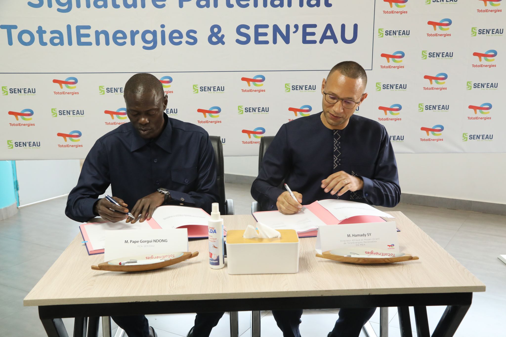 La société d’eau sénégalaise Sen’Eau réduit ses factures avec deux ...