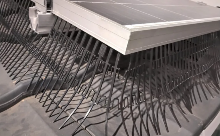 BirdBlocker et sa solution de protection contre les oiseaux nicheurs pour le solaire en toiture ...